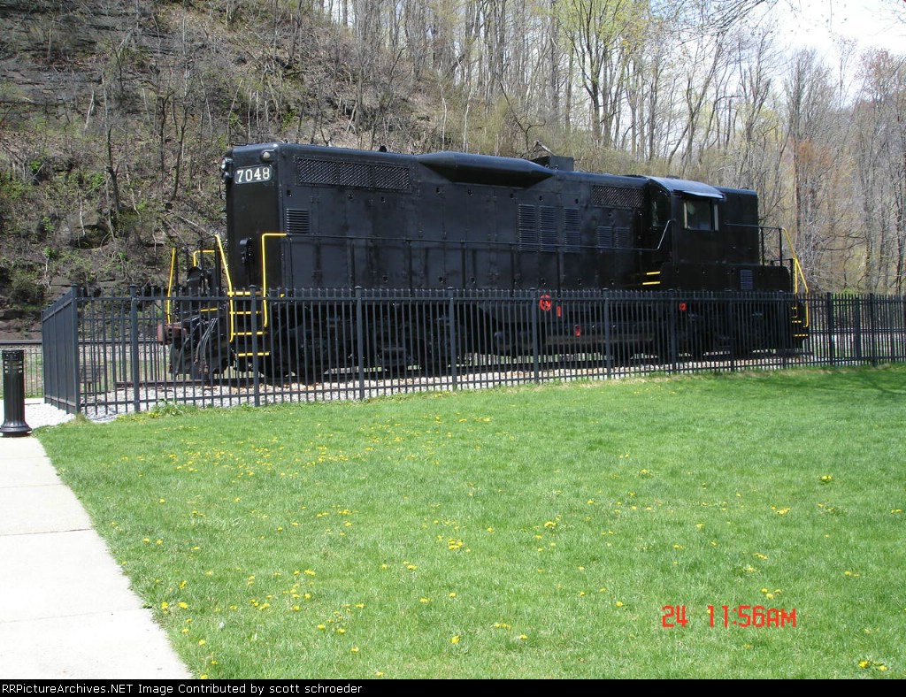 PRR 7048 (GP9) on display